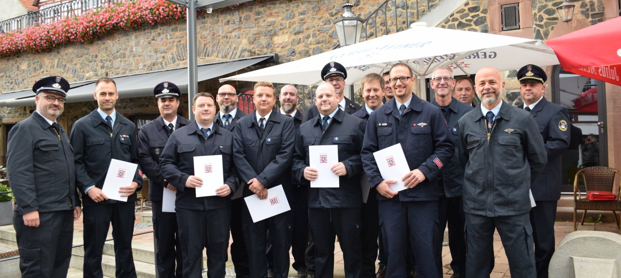 Festlicher Akt auf dem Marktplatz: Ehrungen der Freiwilligen ...