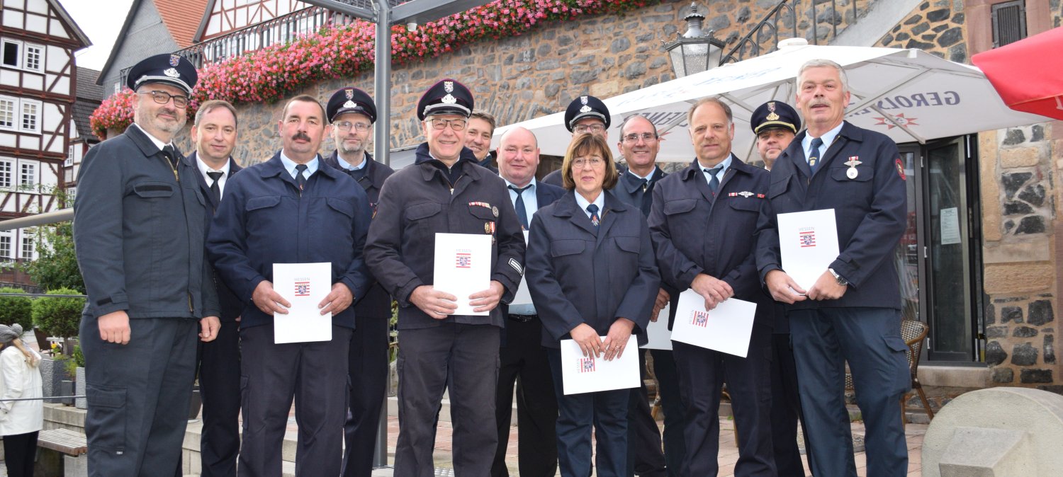 Festlicher Akt auf dem Marktplatz: Ehrungen der Freiwilligen ...