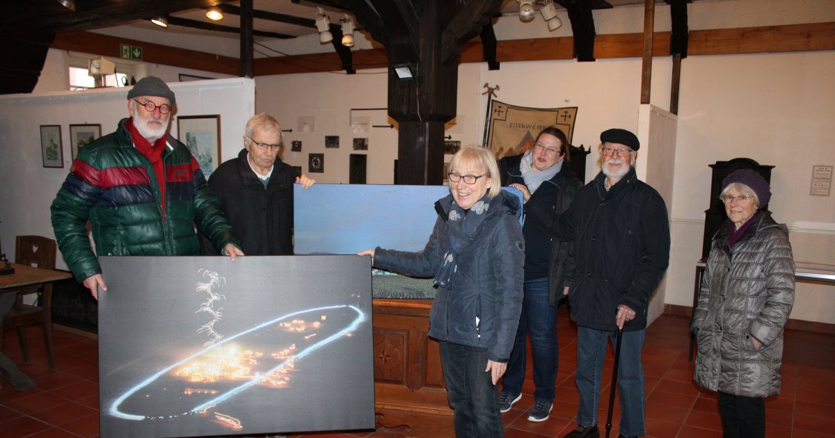 Fototafeln an Heimatmuseum übergeben | SV Homberg (Efze)