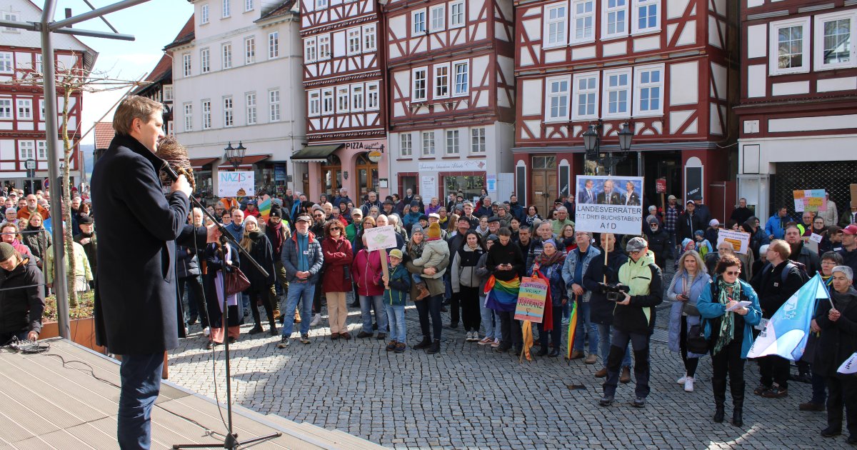 600 Menschen machten sich strack für die Demokratie!“ | Stadtverwaltung ...